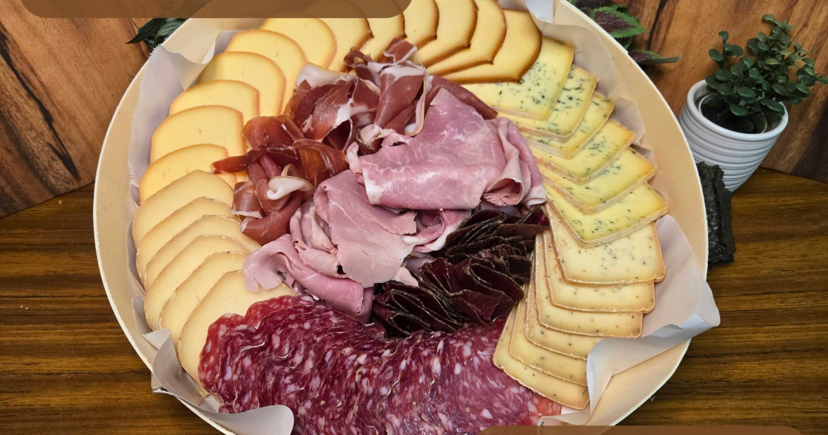 Plateau Raclette et charcuterie pour 2 personnes – Assortiment non présenté