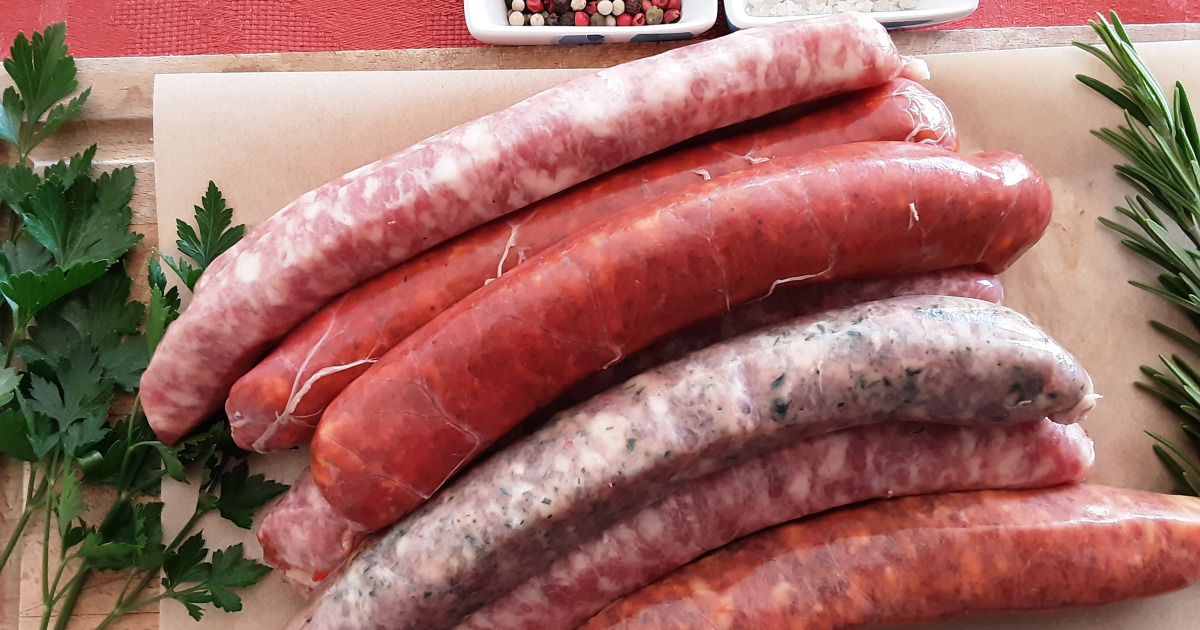 Assortiment saucisses de porc fermier + pomme de terre nouvelles de ...