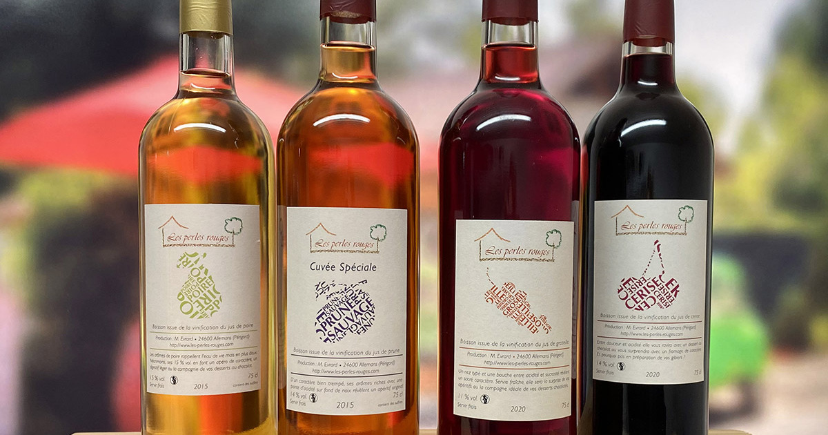 Assortiment des "vins" de fruits Les perles rouges