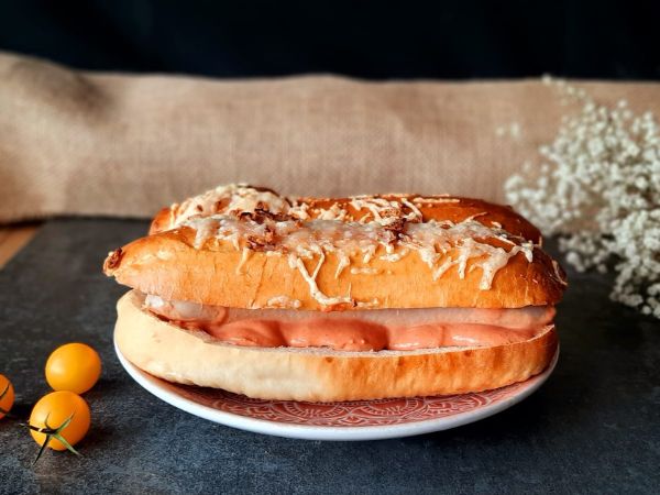 Hot-dog knack maison, fromage de qualité et pain local x2